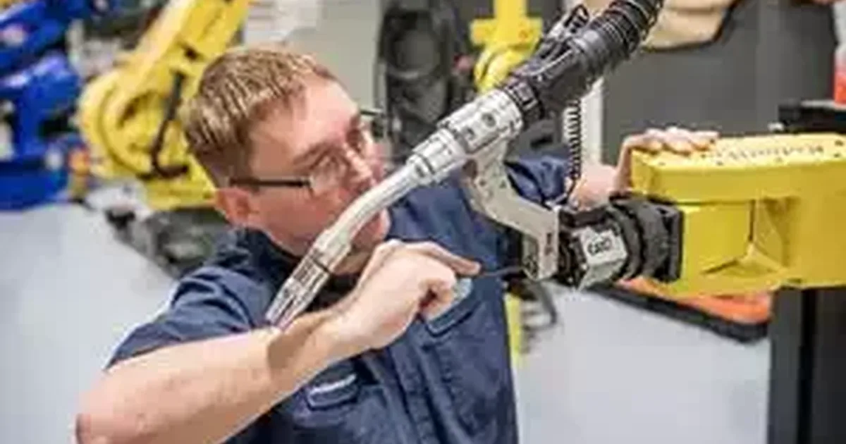 Fanuc Robotic Arm Maintenance 101: Essential Parts and… | Robots.com
