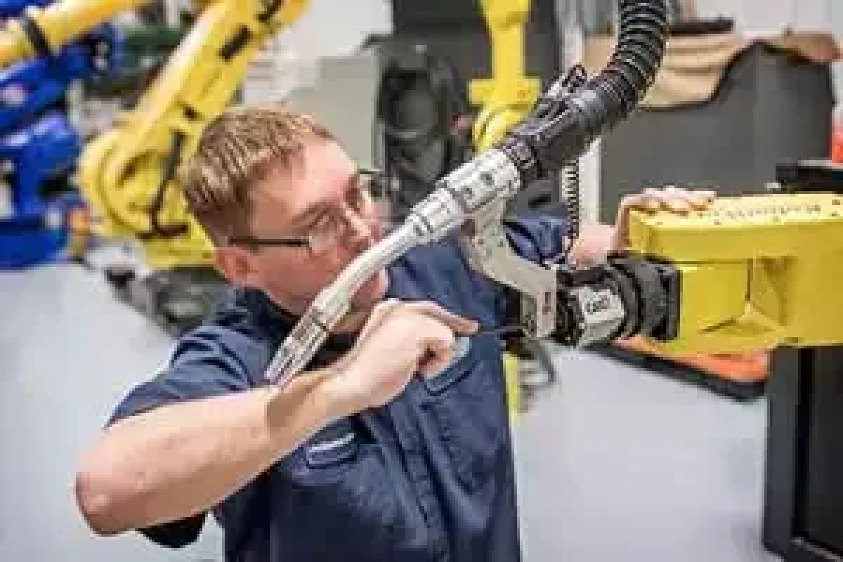 Fanuc Robotic Arm Maintenance 101: Essential Parts and… | Robots.com