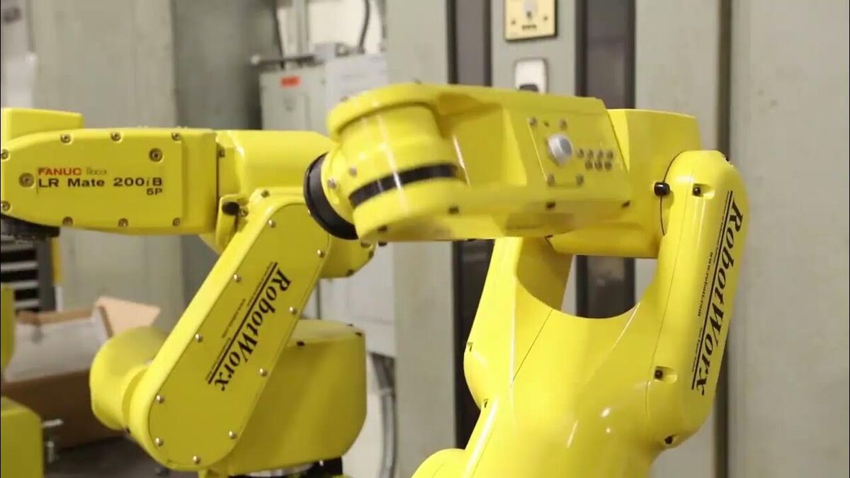 Fanuc LR Mate 200iD w/ R-30iB Mate Controller Robot | Robots.com