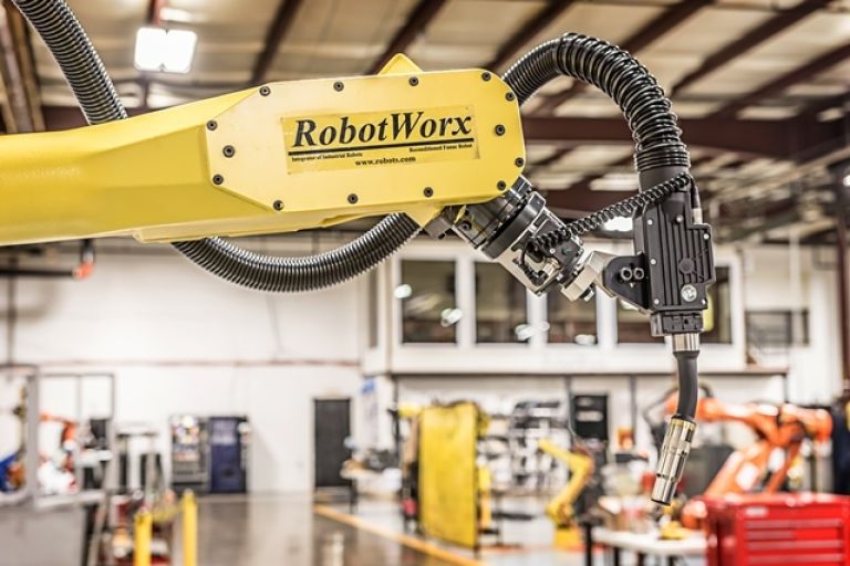 Shielded Metal Arc Welding Robots | Robots.com | Robots.com