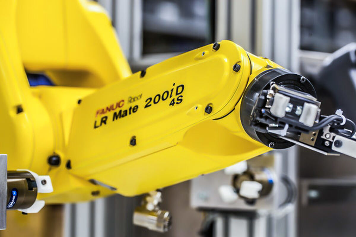 Fanuc LR Mate 200iD/4S Robot | Robots.com