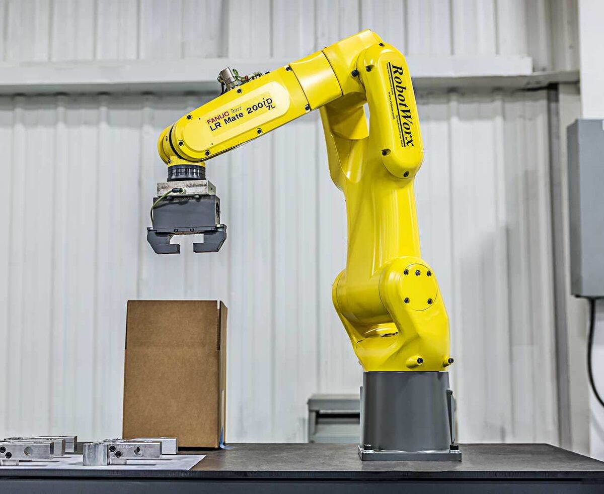 Fanuc LR Mate 200iD/7L Robot Robot | Robots.com