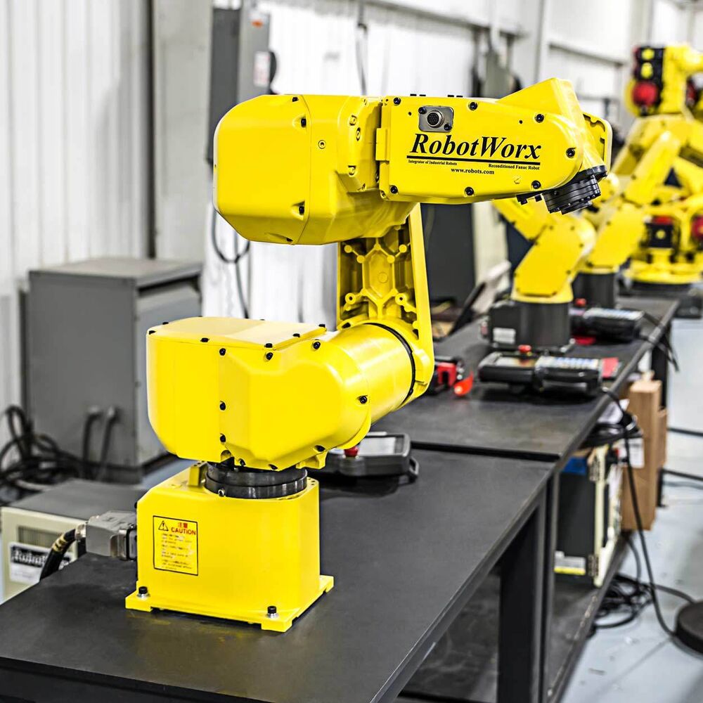 Fanuc LR Mate 200iB Robot Robot | Robots.com