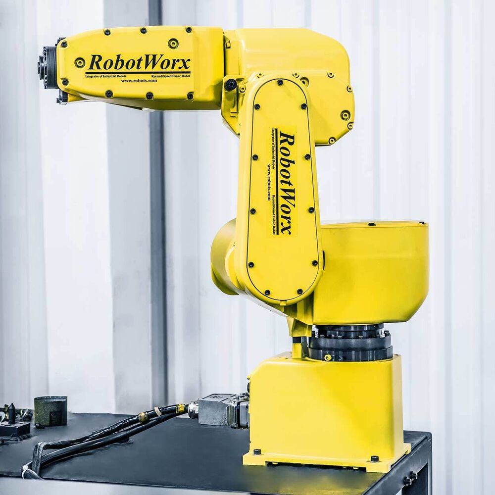 Fanuc LR Mate 200iB Robot Robot | Robots.com