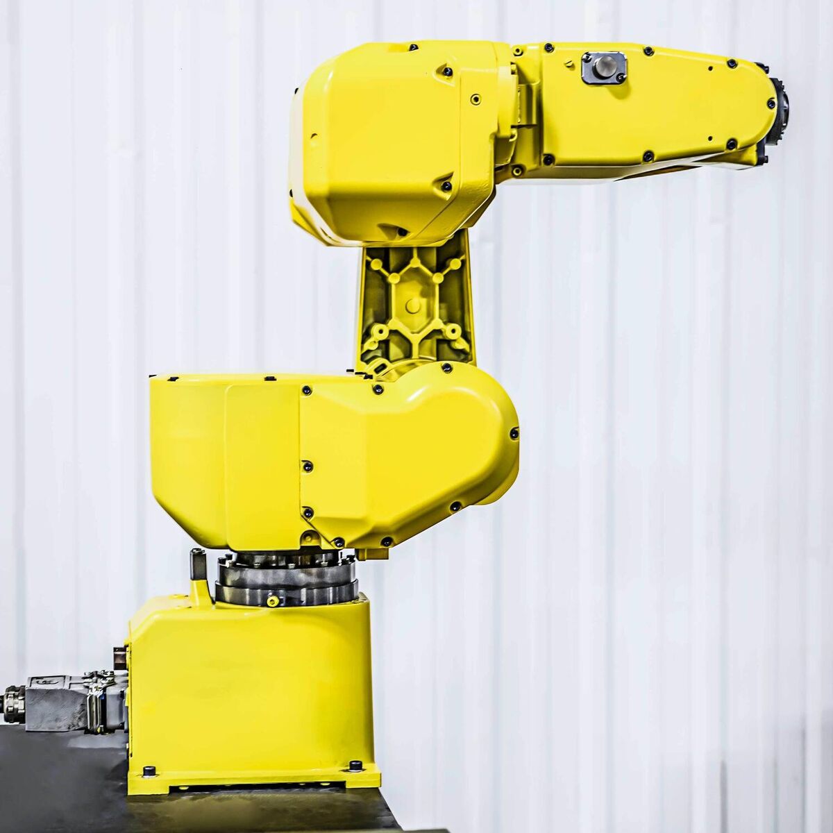 Fanuc LR Mate 200iB Robot Robot | Robots.com