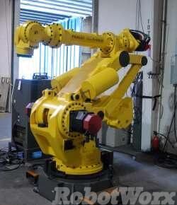 Fanuc S-900W Robot | Robots.com