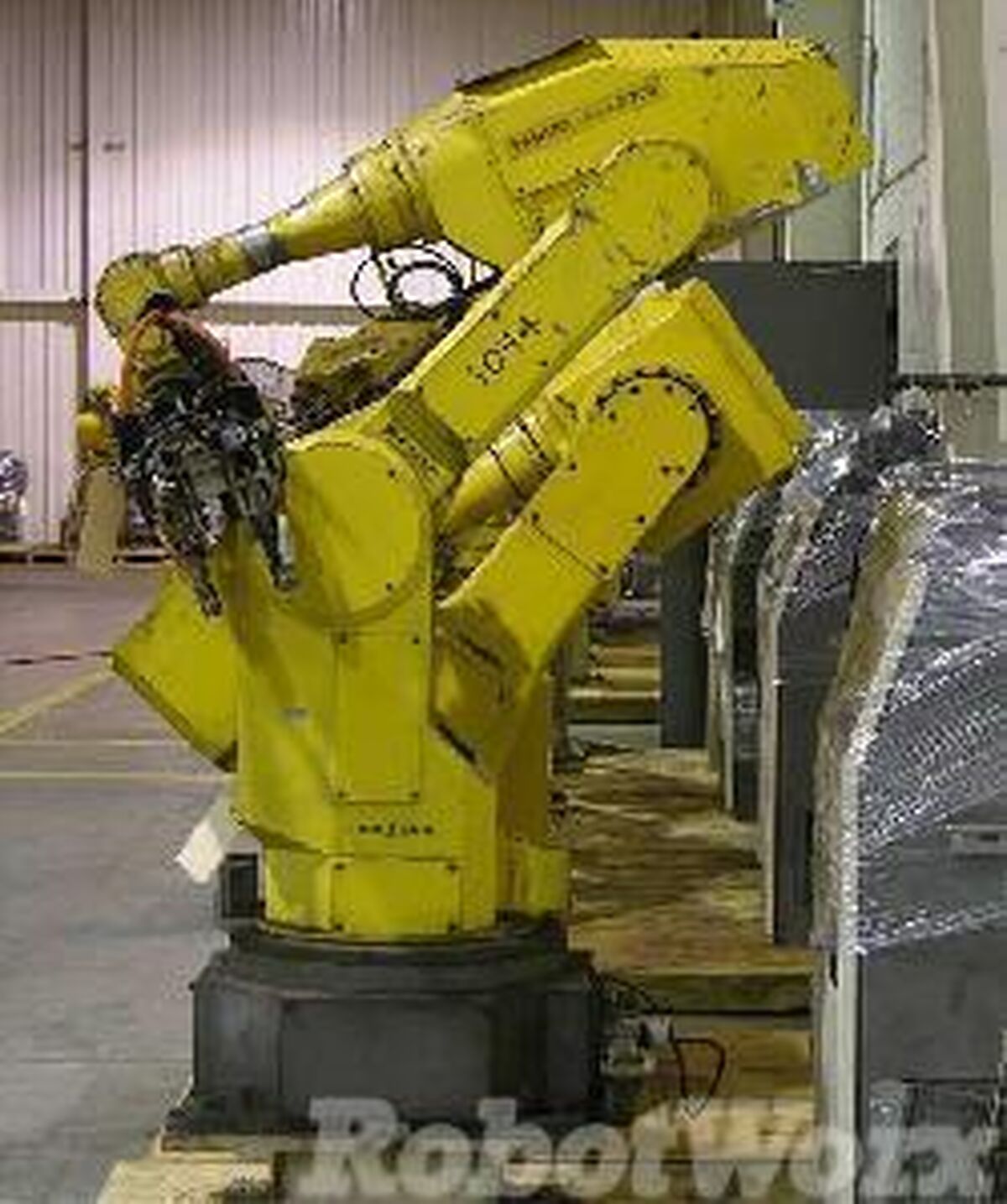 Fanuc S-700 Robot | Robots.com