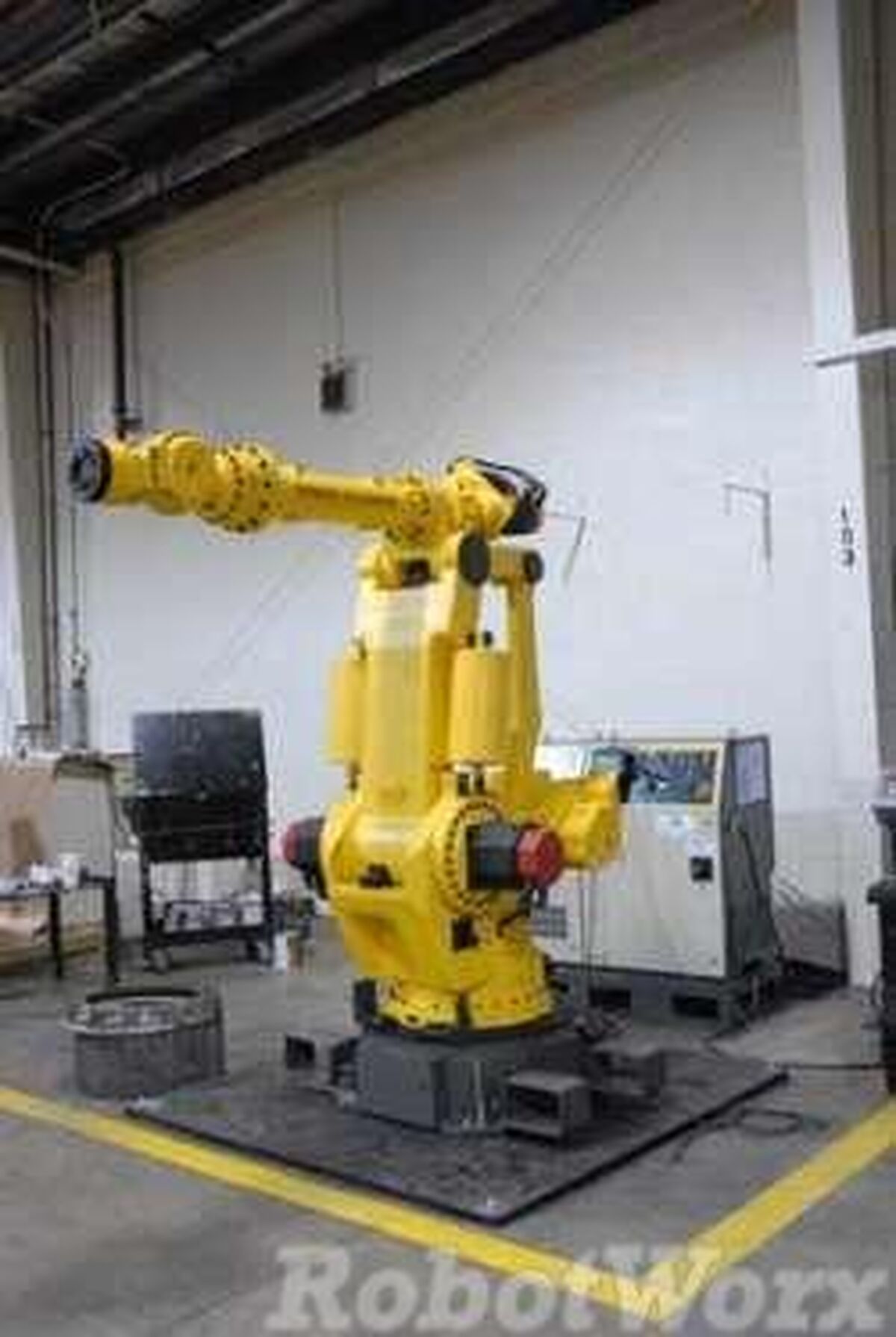 Fanuc S-900iL Robot | Robots.com