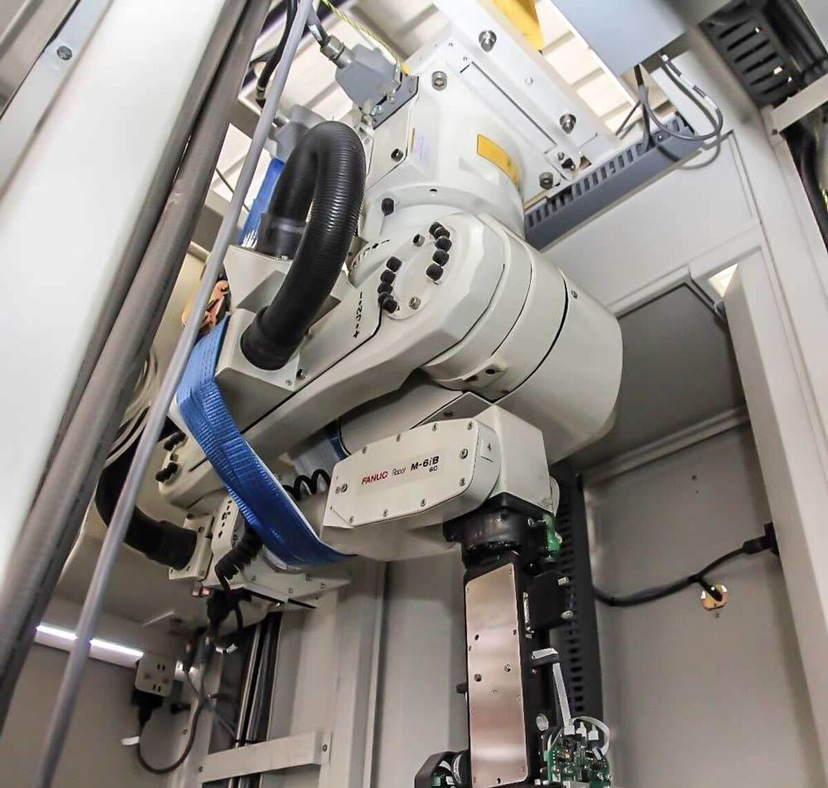 Fanuc M-6iB/6C Robot | Robots.com