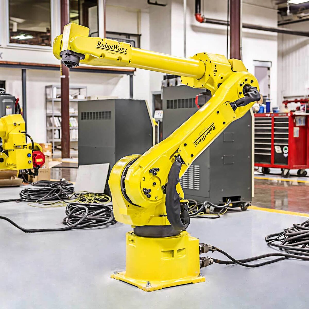 Fanuc M-16iB Robot | Robots.com