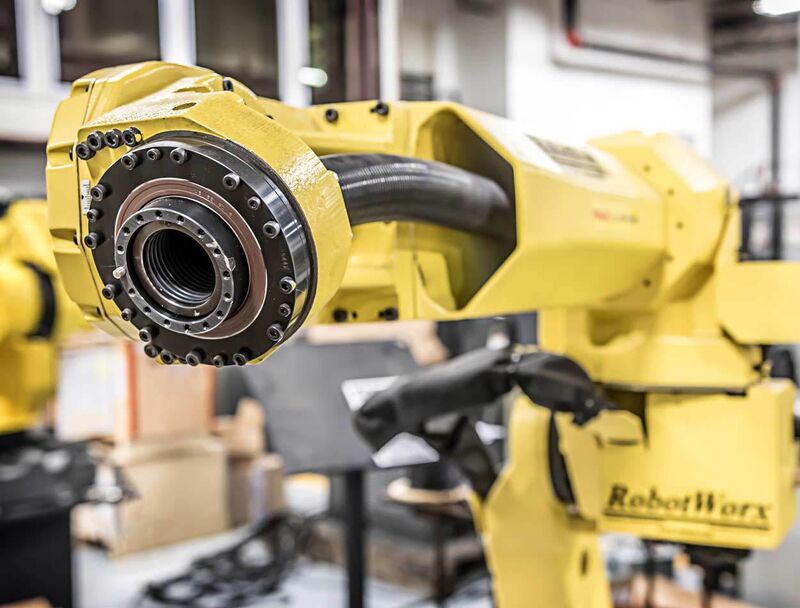 Fanuc M-20iA Robot | Robots.com