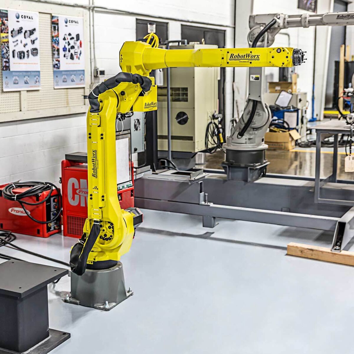 Fanuc M-20iA/10L Robot | Robots.com