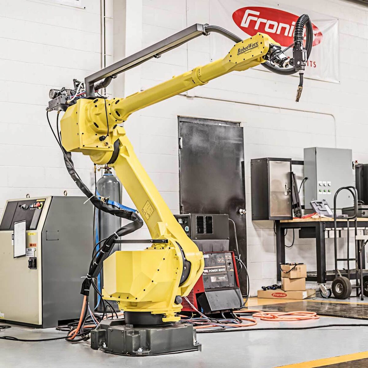 Fanuc M-710iC/20L Robot | Robots.com
