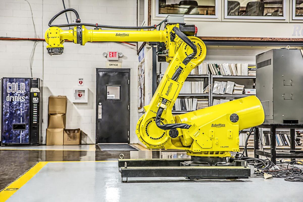 Fanuc R-2000iB/100P Robot | Robots.com