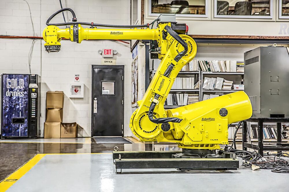 Fanuc R-2000iB/100P Robot | Robots.com