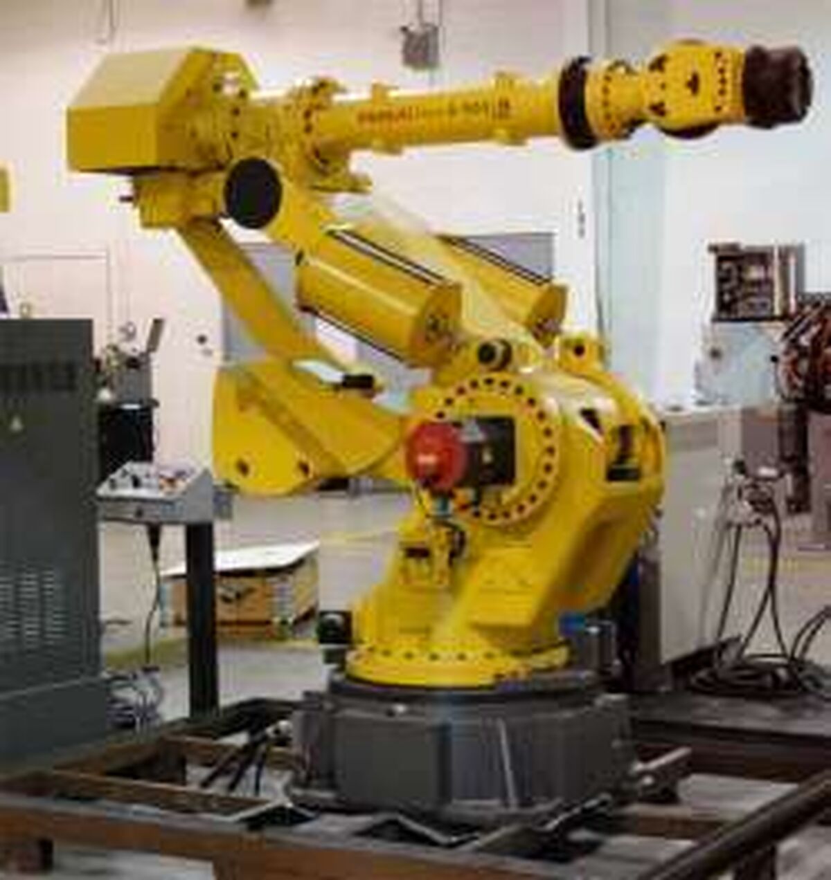 Fanuc S-900iB Robot | Robots.com